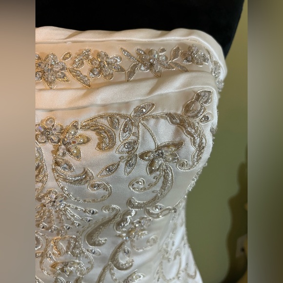 DaVinci | Dresses | Princess Wedding Gown With A Sleeveless Bodice ...